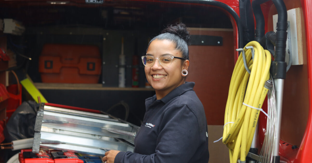 Manuela is trots op haar rol als vrouw in de techniek - Bureau Techniek